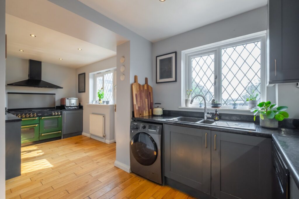 Bayfield Close, Hade Edge, Holmfirth, HD9 2QX | Wm. Sykes & Son Estate ...